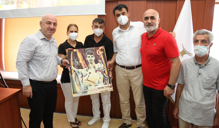 Eray Şamdan'ın anne ve babası, çocuklarının final mücadelesini ...