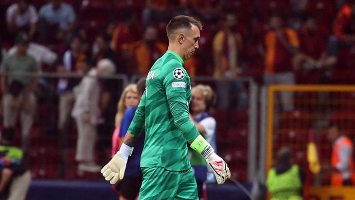 Fernando Muslera taraftarı kızdırdı - Fanatik Gazetesi Galatasaray (GS ...