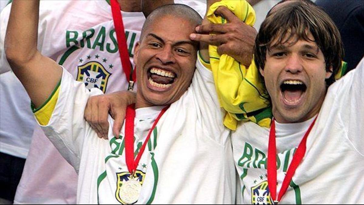 Alex: İsmail Kartal, Diego'yu koruyamıyor - Fanatik Gazetesi Fenerbahçe ...