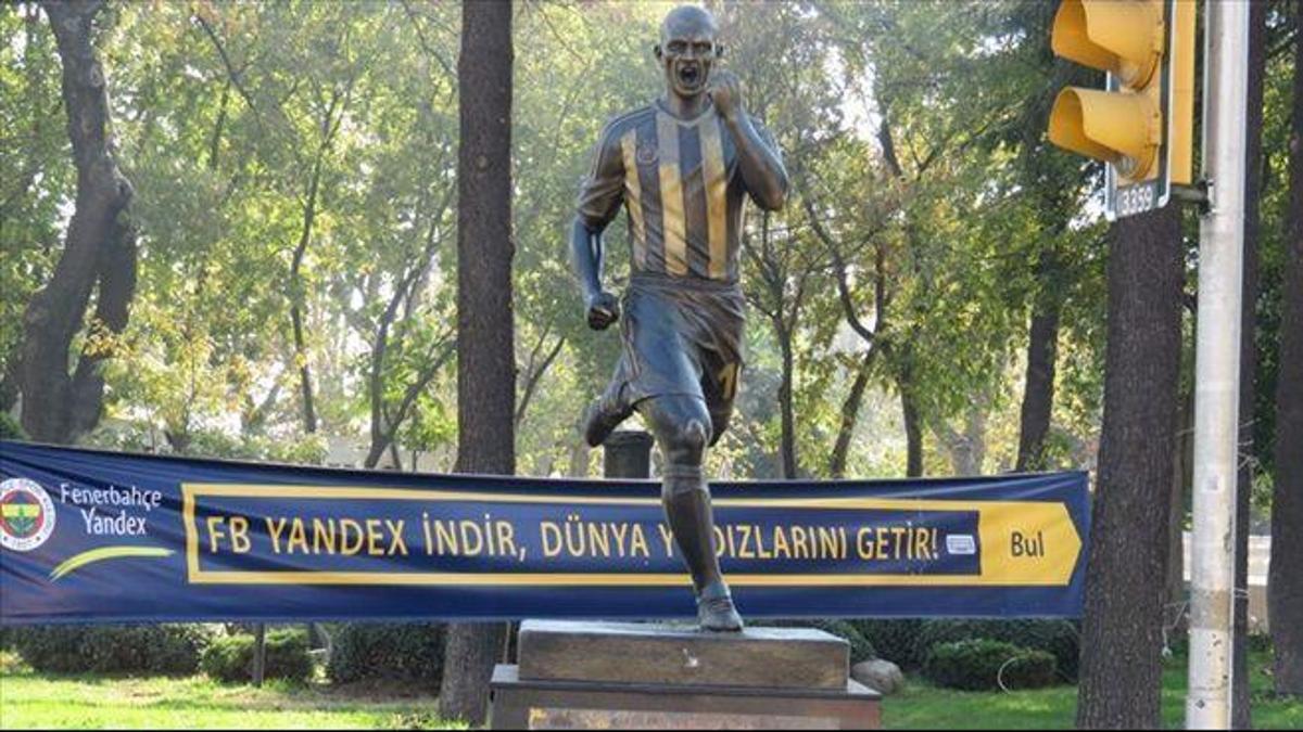 ALEX DE SOUZA! Heykeli de yıprandı - Fanatik Gazetesi Fenerbahçe (FB ...