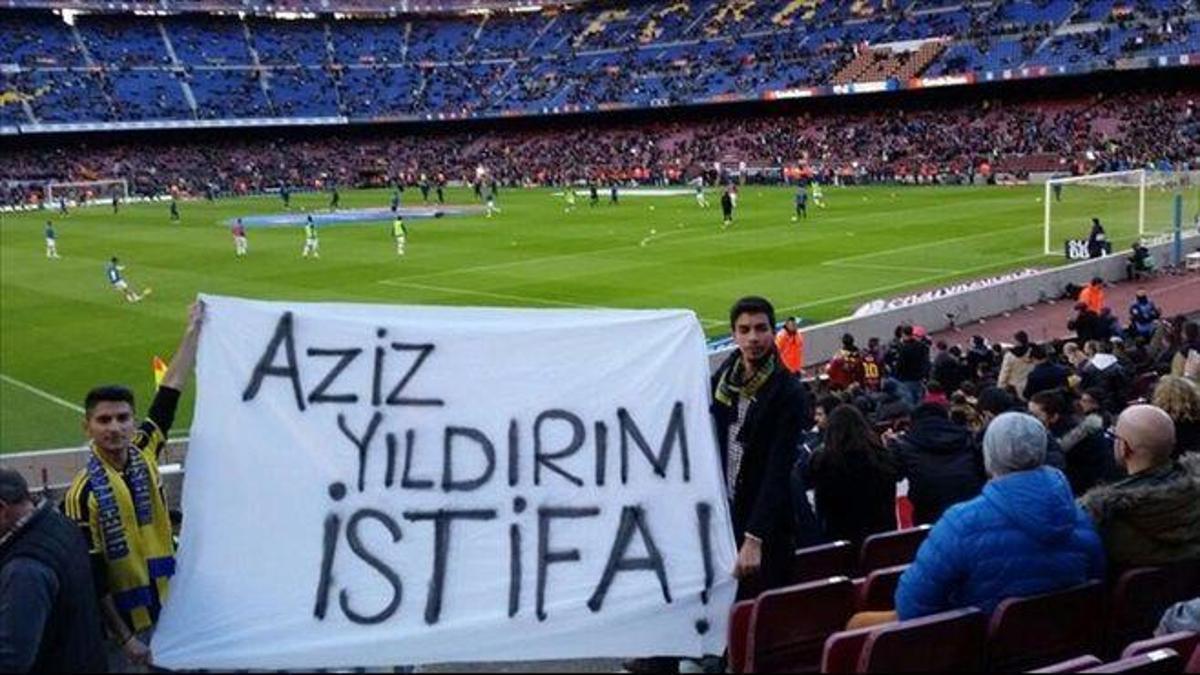 Nou Camp'ta Aziz Yıldırım istifa pankartı - Fanatik Gazetesi Fenerbahçe ...