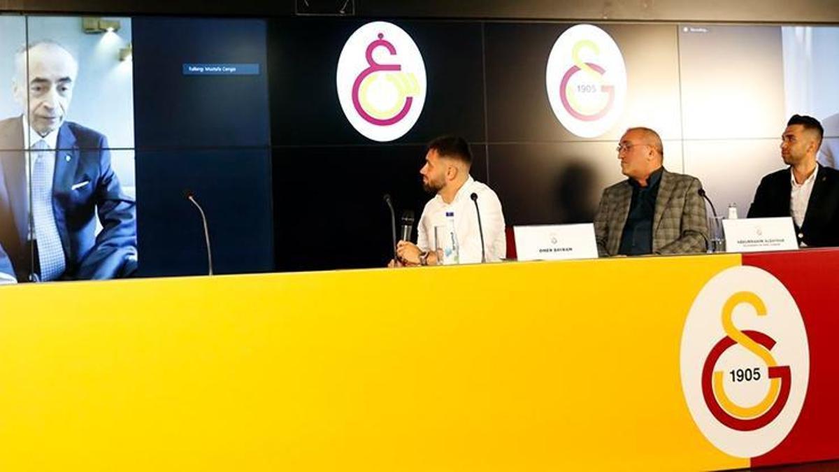 Ömer Bayram ve Emre Taşdemir'e imza töreni düzenlendi - Fanatik ...