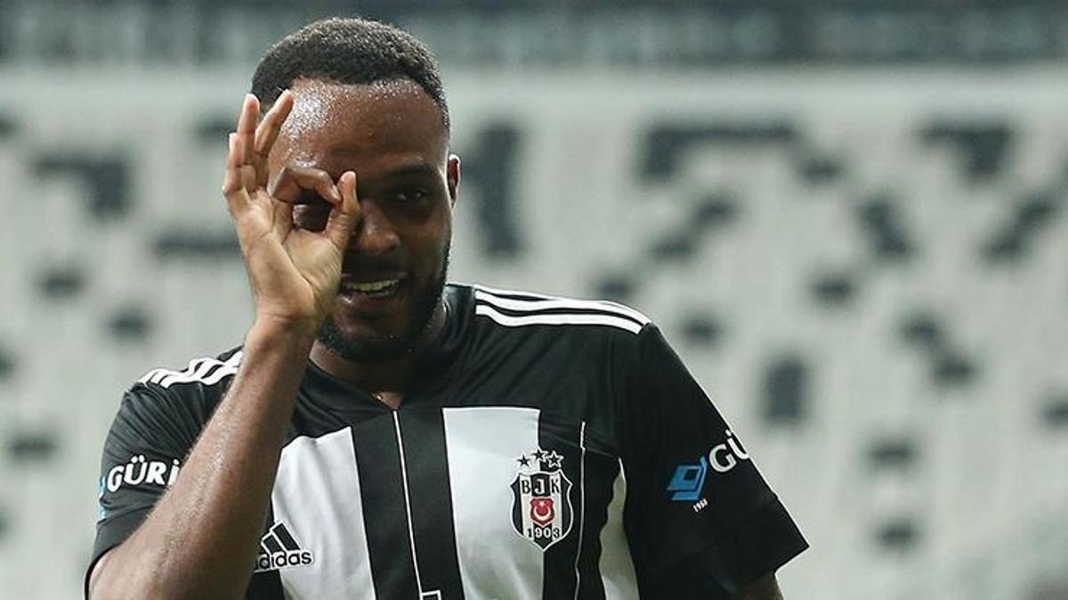 Larin Beşiktaş tarihine geçti! Bir sezonda iki kez 4 gol... - Fanatik ...