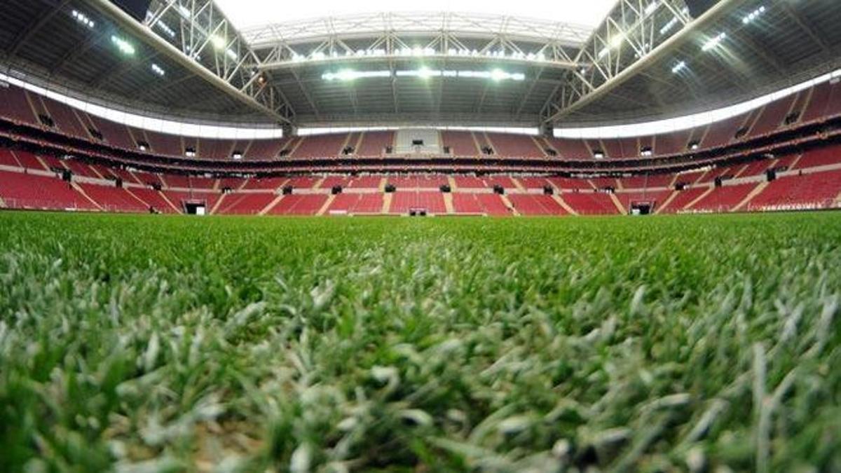 TT Arena'nın çimleri serildi - Fanatik Gazetesi Galatasaray (GS ...