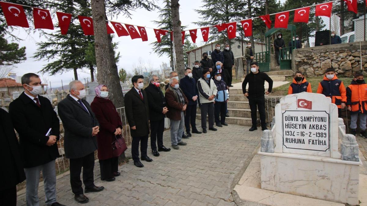Şampiyon güreşçi Hüseyin Akbaş, vefatının 32. yılında unutulmadı - Spor ...