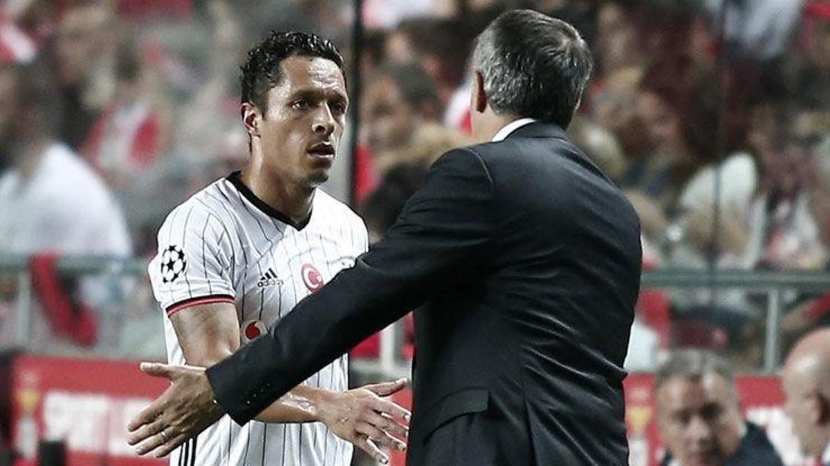 Adriano mu? Caner mi? - Fanatik Gazetesi Beşiktaş (BJK) Haberleri - Spor