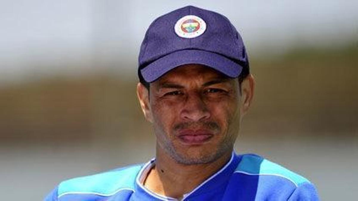 Alex'in heykeli dikilmeye hazır - Fanatik Gazetesi Fenerbahçe (FB ...