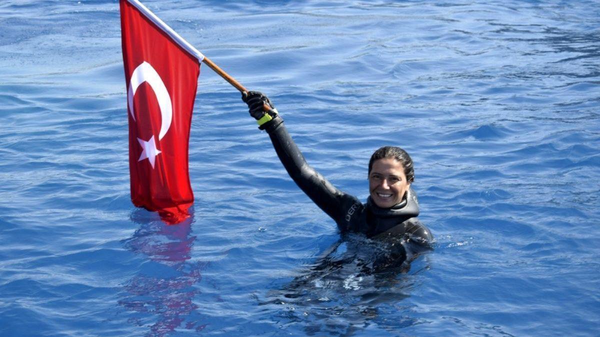 Derya Can Göçen kimdir? Kaç yaşında? Survivor ünlüler takımı - Survivor ...