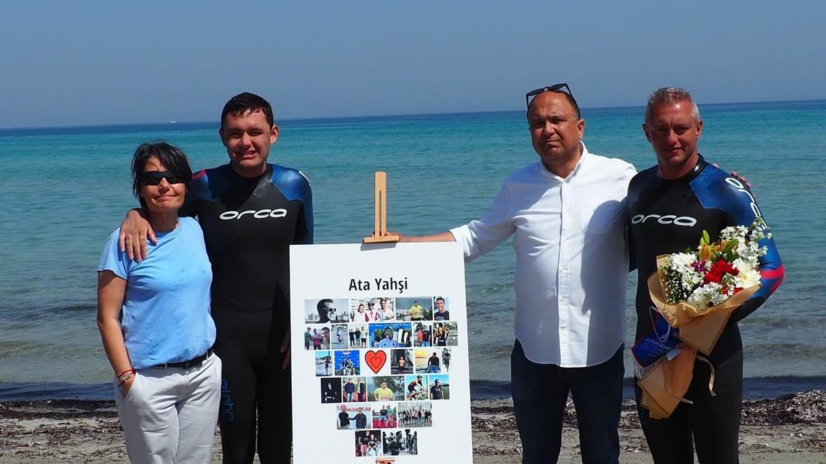 Otizmli sporcu Tuna Tunca, Yunanistan'dan Türkiye'ye yüzerek ilki ...