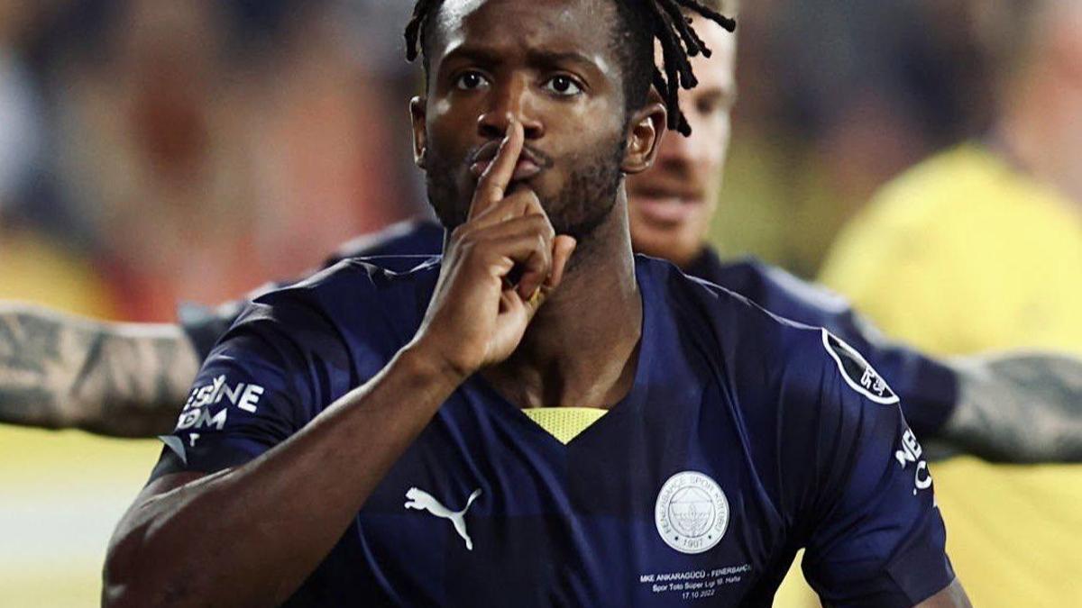 Michy Batshuayi evlilik hazırlığında! Hayatının imzasını atıyor ...