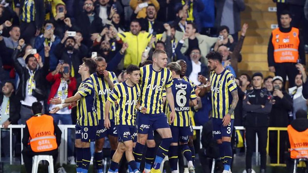 Fenerbahçe'de Jorge Jesus'tan yine ters köşe ilk 11! Yıldız futbolcu ...