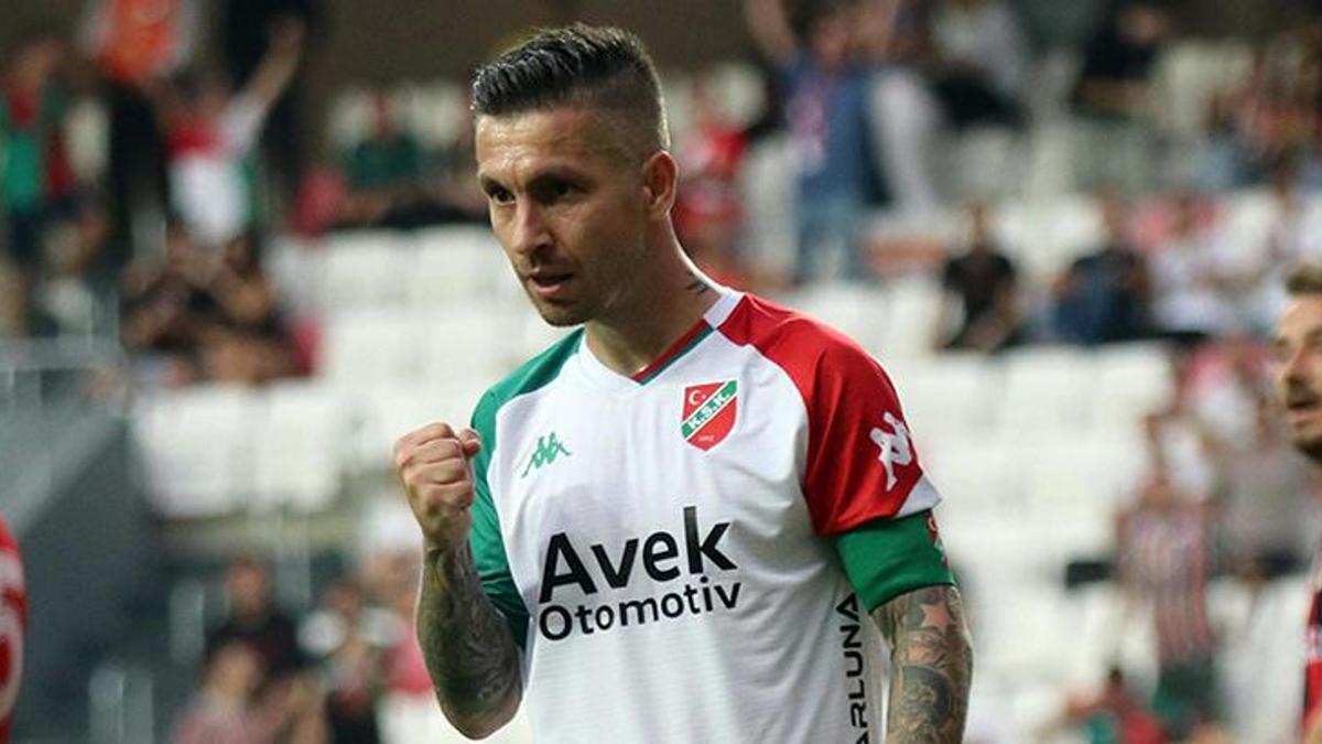 Adem Büyük Karşıyaka'da kaldı - Fanatik Gazetesi Futbol Haberleri - Spor