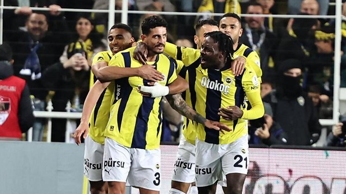 Fenerbahçe'de Samet Akaydin ve Mert Hakan Yandaş sürprizi - Fanatik ...