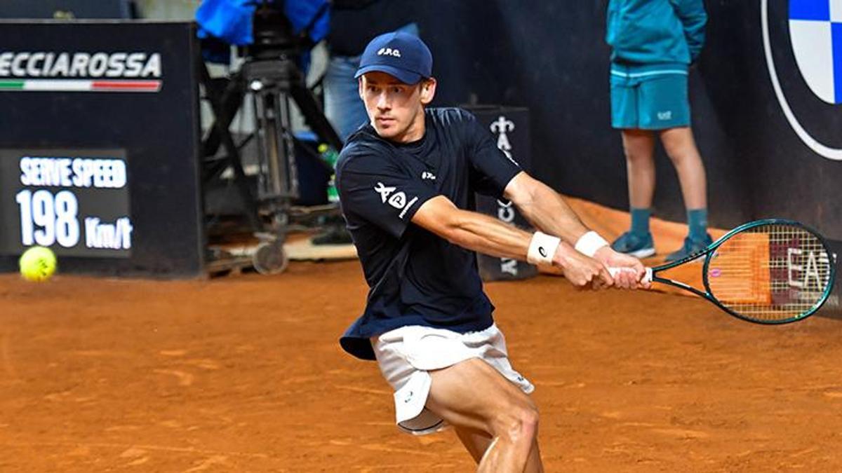 Back to back mid-game dramas finds Alex de Minaur in Rome!