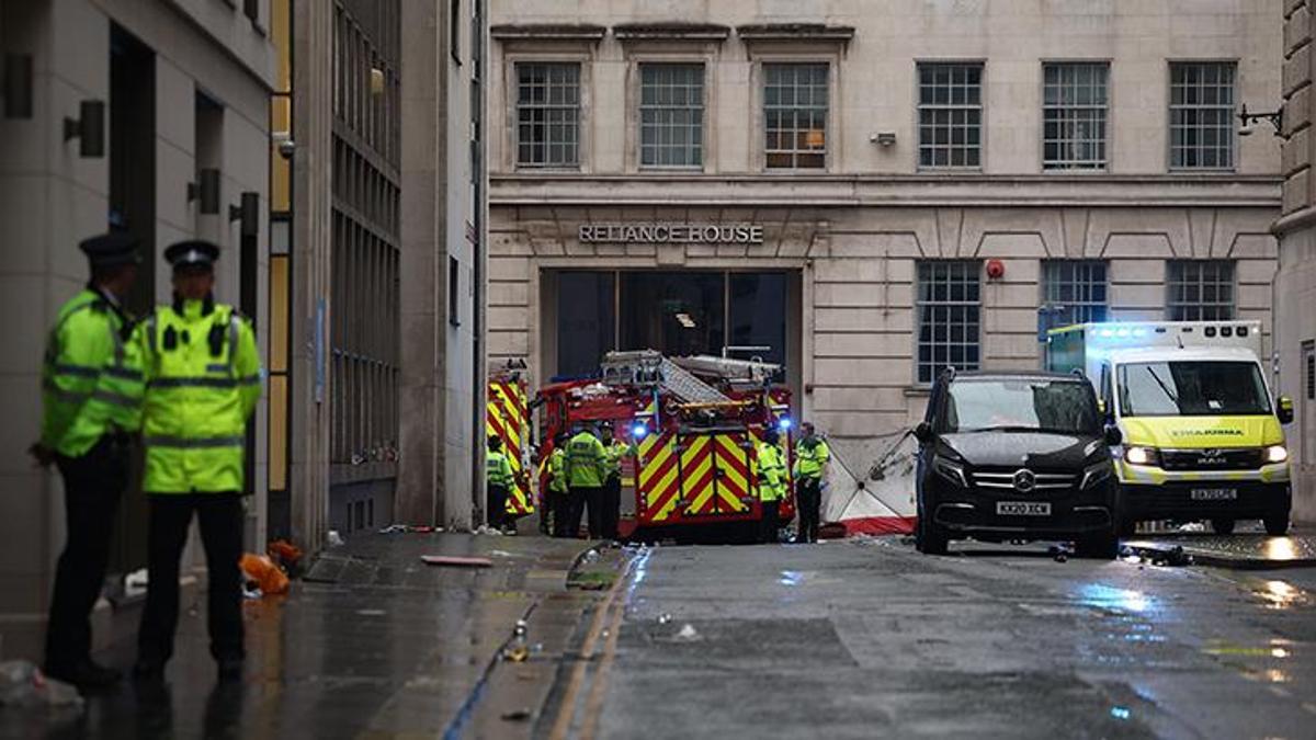 Horror at Liverpool parade: Car rams into crowd, dozens injured ...