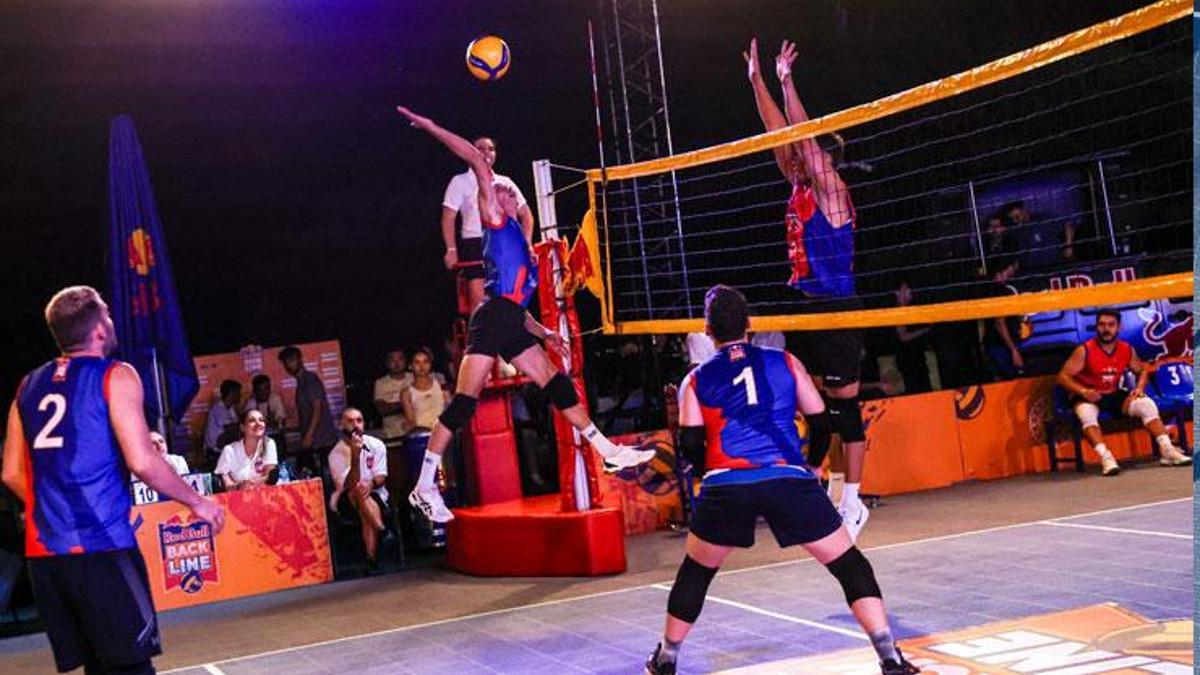 Red Bull Back Line ile sokak voleybolunun kuralları yeniden yazılıyor ...