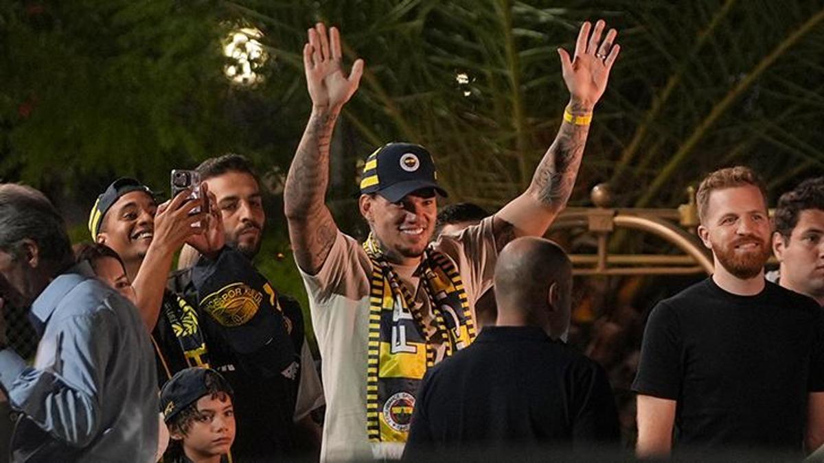 It's official: Fenerbahçe signs Ederson from Manchester City
