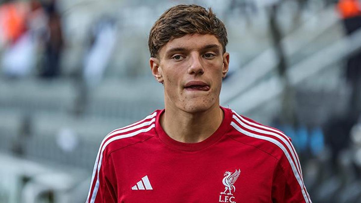 Liverpool's new youngster Leoni suffers career-threatening ACL injury ...