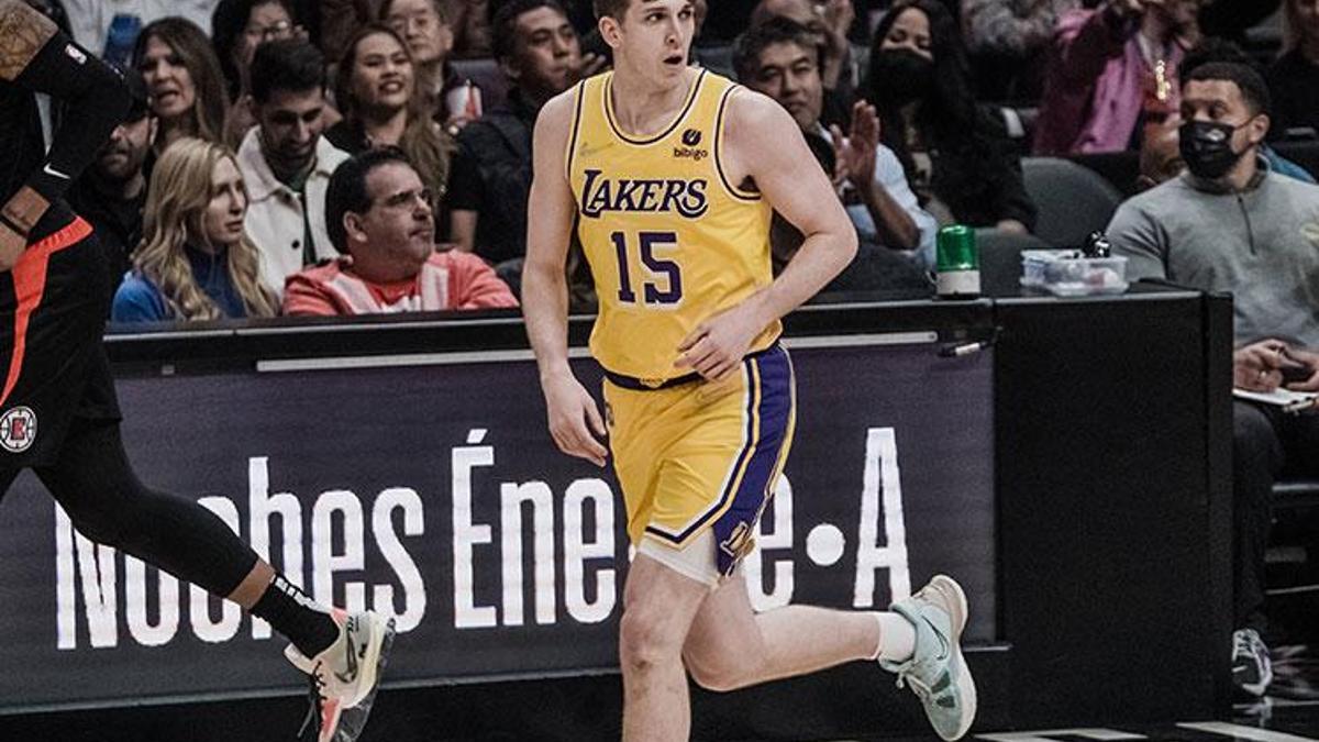 Lakers Guard Austin Reaves to Undergo MRI After Exiting With Calf Issue
