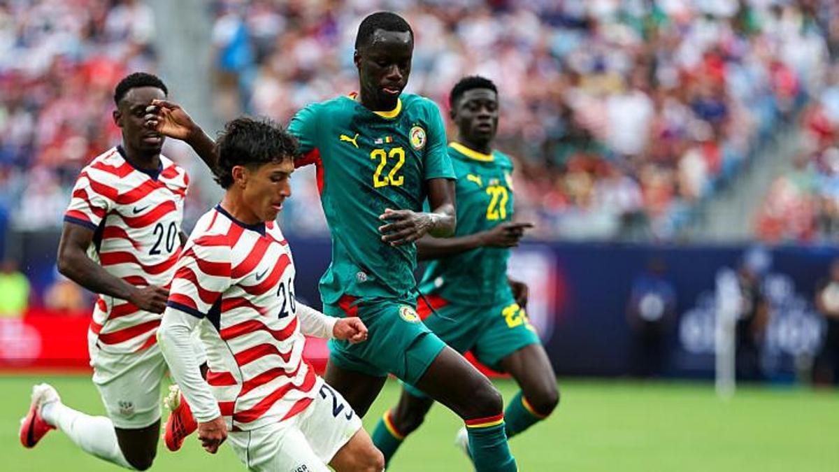 Senegal drop defenders Mbow and Camara to finalise World Cup squad