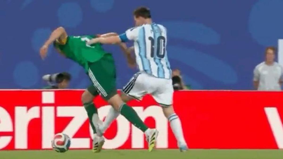 The Position That Shook the World Cup! Lionel Messi Avoids a Red Card ...