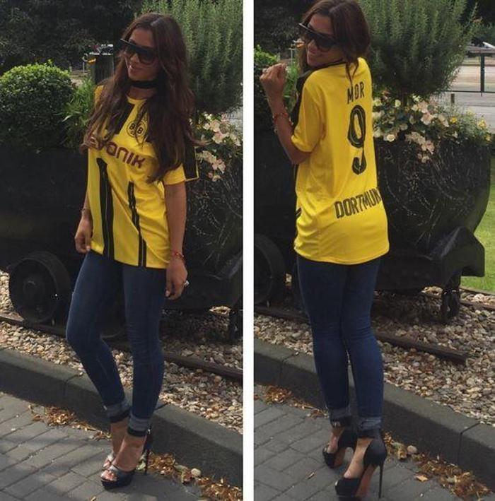 Güzel modelden Emre Mor formalı poz - Spor Magazin Haberleri